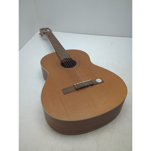 Keymusic HWN-210 Classical Guitar with Hofner Case