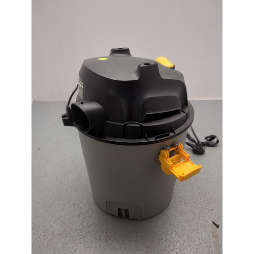 Titan TTB774VAC Wet and Dry Vacuum Cleaner