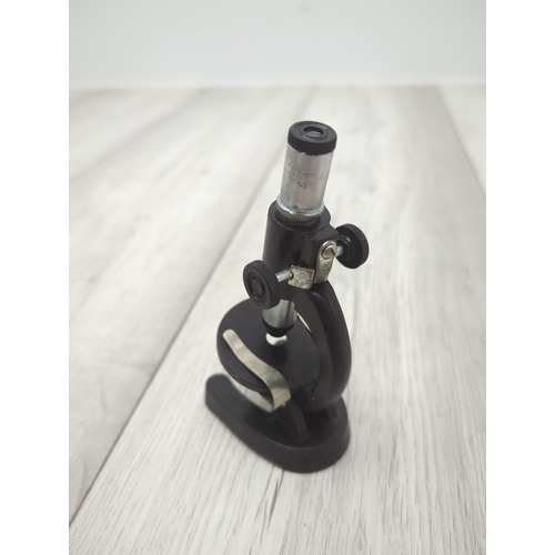 Merit 150X Microscope Set