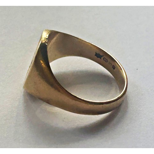 A 9ct yellow gold signet ring, engraved with a stag’s head device, size ...