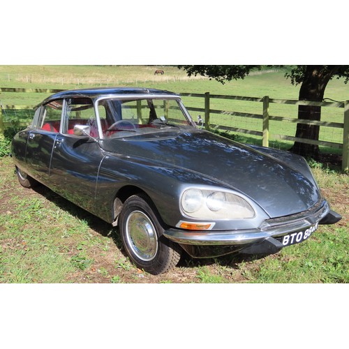 A 1972 Citreon D Super 5, registration number: BT0884K. Right hand ...