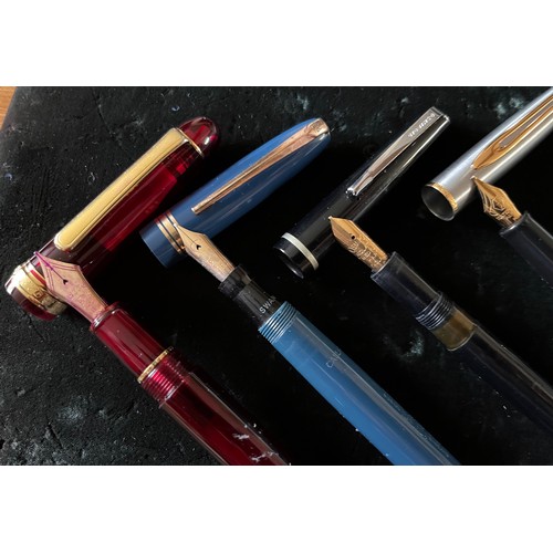 Vintage writing instruments, fountain pens, gold nibs etc, Osmoid ...