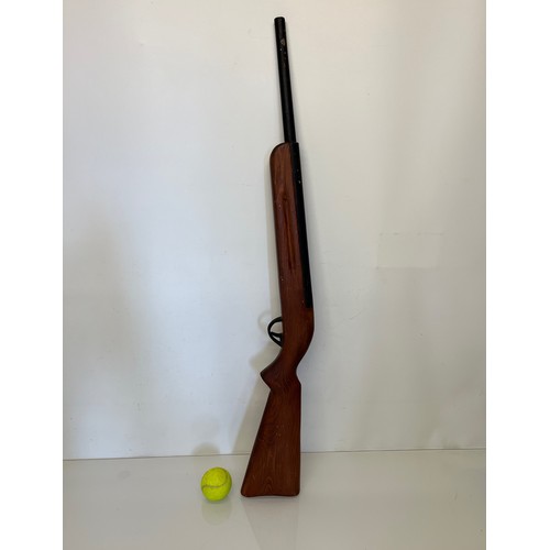 Militaria, American vehicles WWII, a US M1 carbine, a wooden re ...