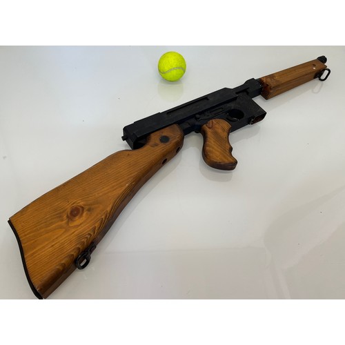 Militaria, American Army motorcycles WWII, a US Thompson sub machine ...