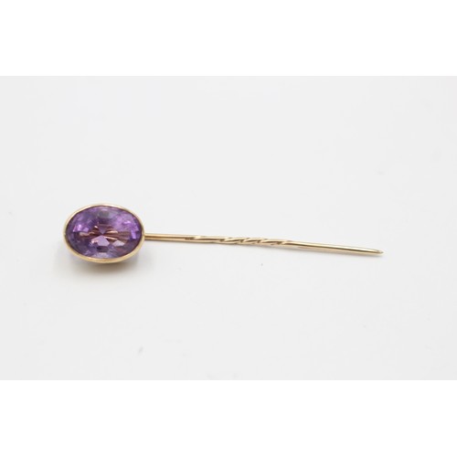 9ct gold amethyst stick pin (2.3g)