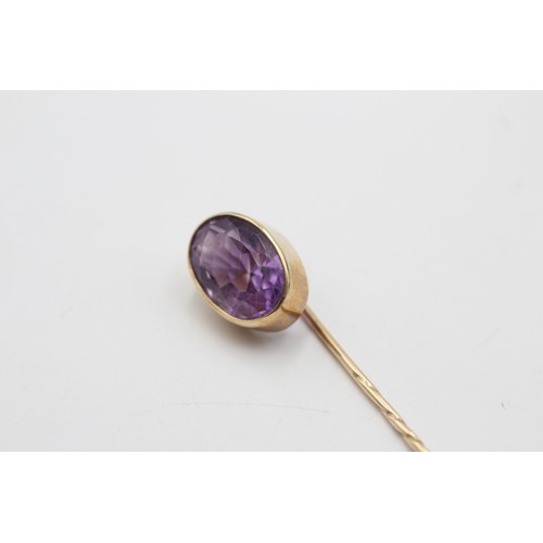 9ct gold amethyst stick pin (2.3g)