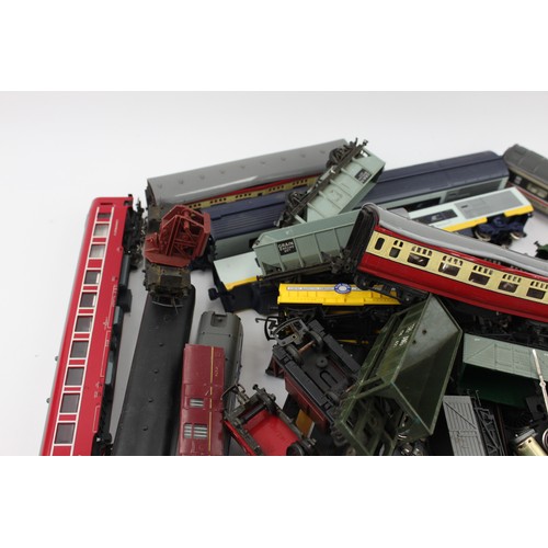 Job Lot Vintage OO Gauge Inc Hornby/Triang, Locos, Carriages, Etc