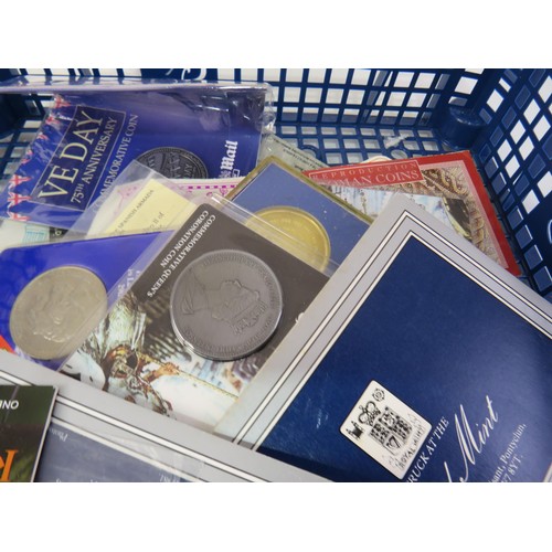 Assortment of commemorative coinage including cased examples