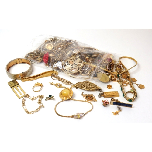 Job lot of quality gold tone jewellery to include rings, bracelets ...