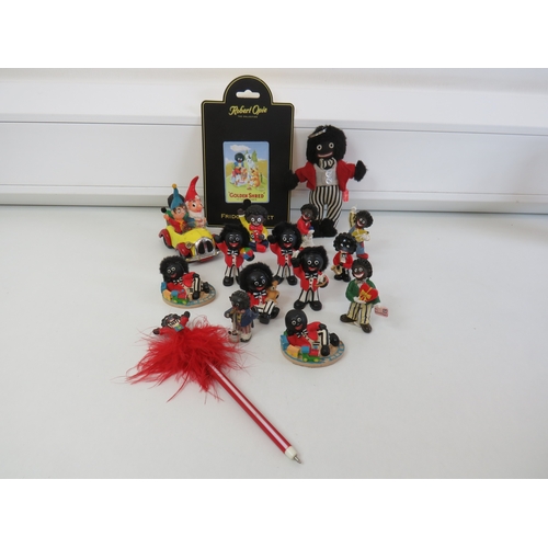 A collection of assorted Robertsons Golly collectables.