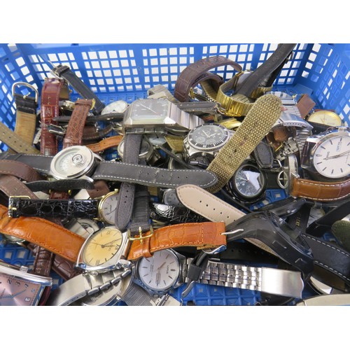 Job lot of assorted watches mostly vintage.