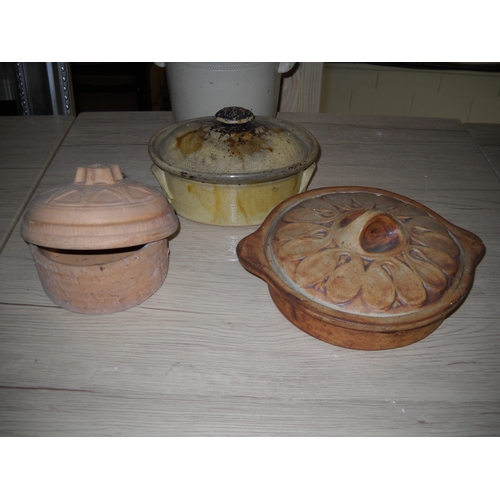 5 Stoneware Cooking Pots