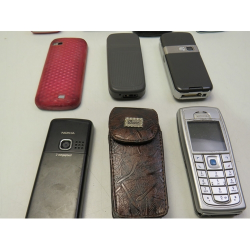 13 Assorted mobile phones - untested