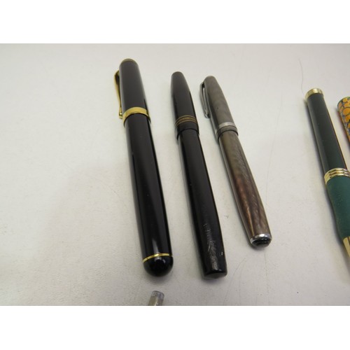 Job lot of assorted pens