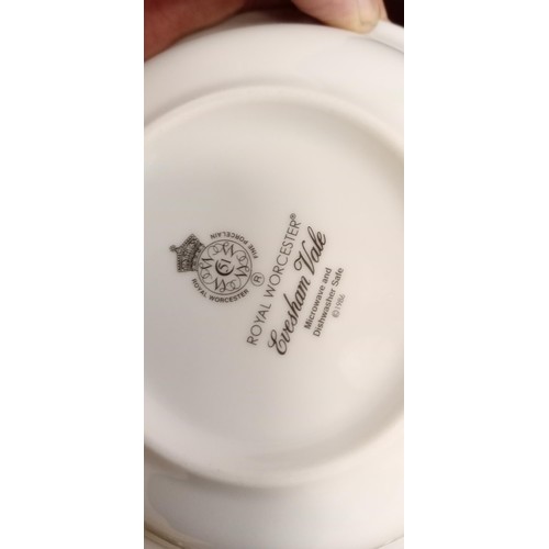 Royal Worchester evesham Vale 4 piece dinner set never used