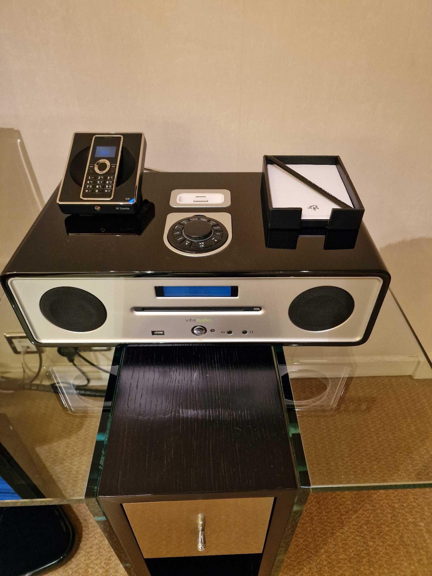 Vita Audio R4 Integrated Music System Comprising a multi format CD ...
