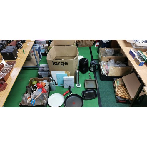 Very large quantity of kitchen and homeware items inc glassware ...