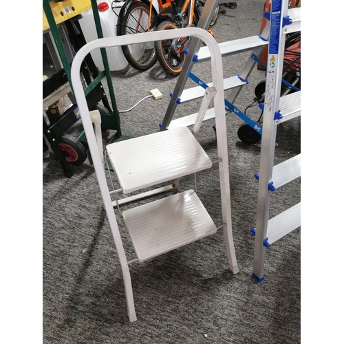 2x small ladders inc an a frame 4 step ladder and a smaller 2 step ladder