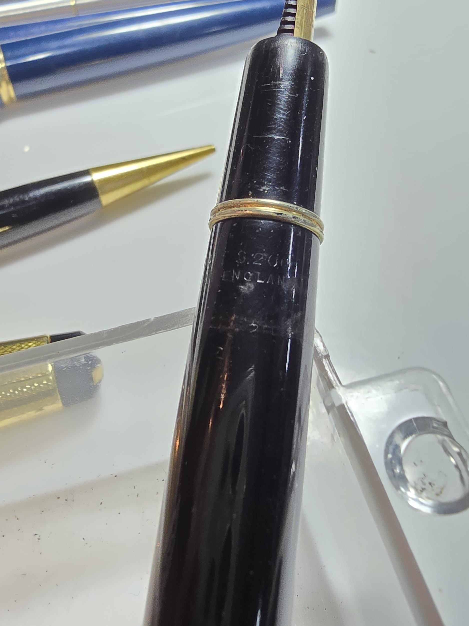 A collection of good pens to include a matching set of summit pens to ...