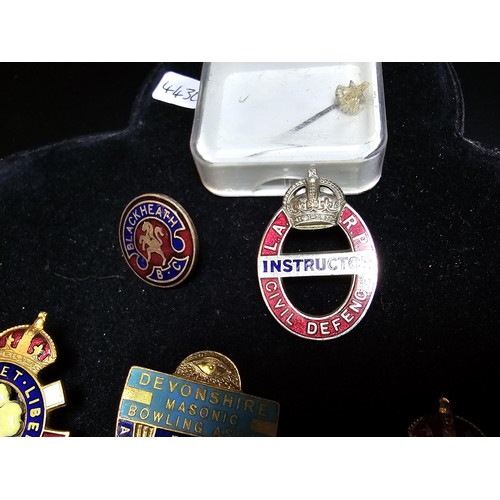 A quantity of collectable pin badges to include 2x WWII British ...