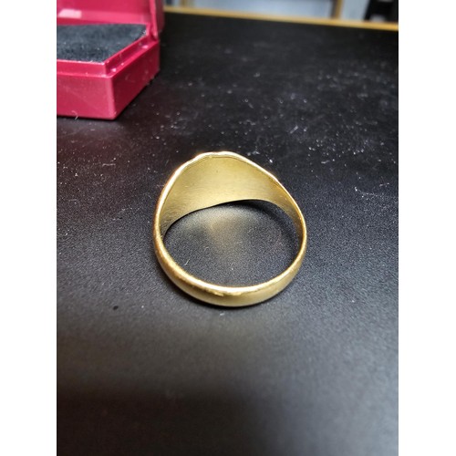 An 18ct yellow gold ring with a blank cartouche to the top. In clean ...