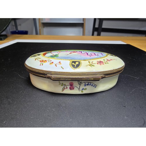 A good quality antique Georgian Bilston enamel hand painted lidded pot ...