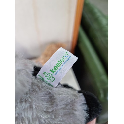 Bag containing a 13x soft toys to include Keeleco Badger, Snuggles dog ...