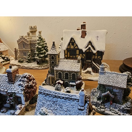 A collection of 11x Lilliput lane models to include a Inn, Eamount ...