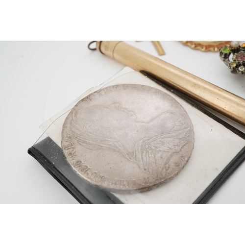 Minor jewellery including a 9ct cross pendant, a 9ct gold bracelet, a ...