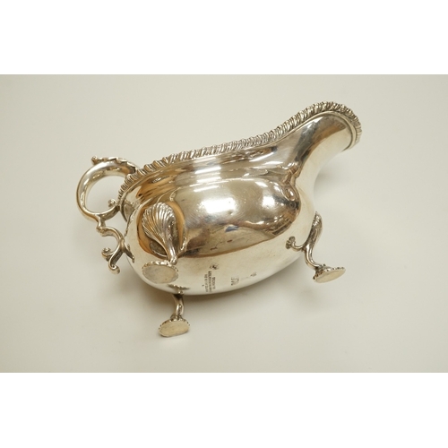 An Edwardian silver sauceboat, by The Goldsmiths & Silversmiths Co Ltd ...