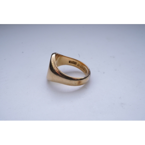 A Victorian 18ct gold signet ring, circa 1890, engraved with a heraldic ...
