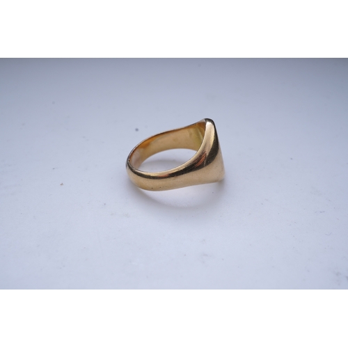 A Victorian 18ct gold signet ring, circa 1890, engraved with a heraldic ...