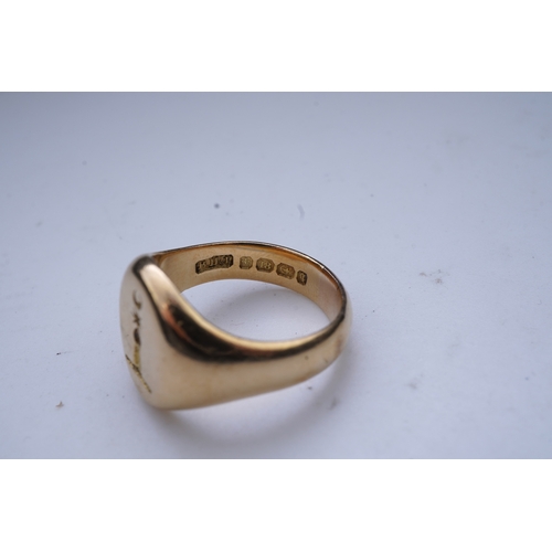 A Victorian 18ct gold signet ring, circa 1890, engraved with a heraldic ...