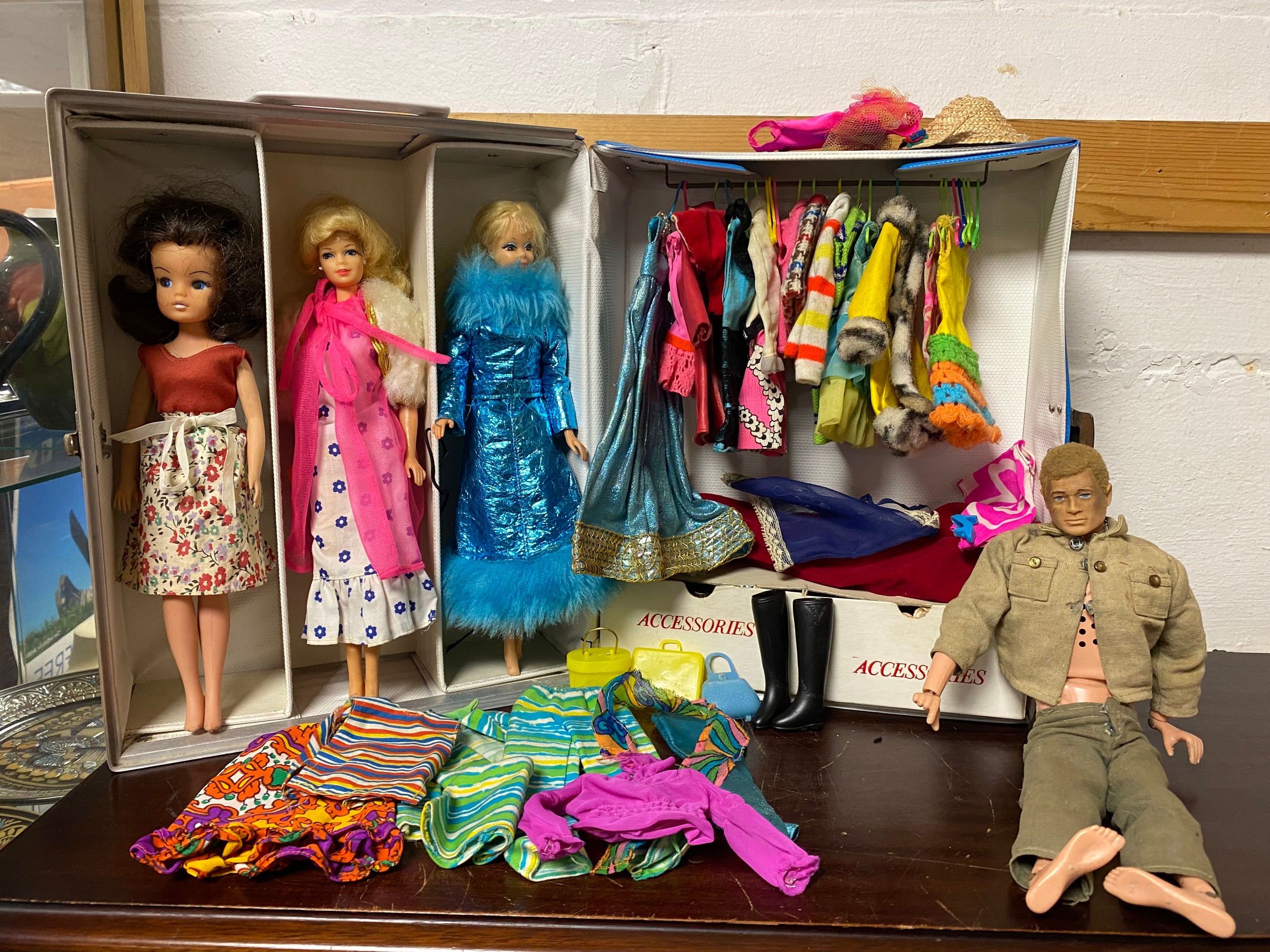 A vintage Barbie Doll Trunk, two dolls and a small quantity of vintage ...