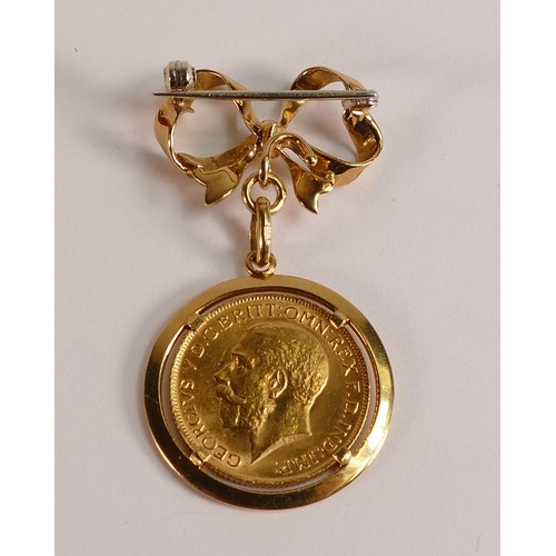 Gold FULL Sovereign, dated 1914, set in 18ct gold quality bow setting ...