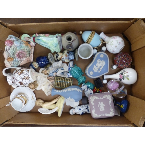 A Mixed Collection of Ceramics to inlcude Beswick SHell Vase, Wedgwood ...