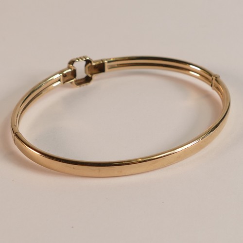 9ct Gold buckle Diamond bangle, 8.4g.