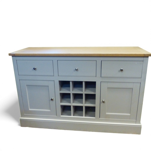 Modern oak 3 drawer sideboard, with 2 lower cupboards and central ...