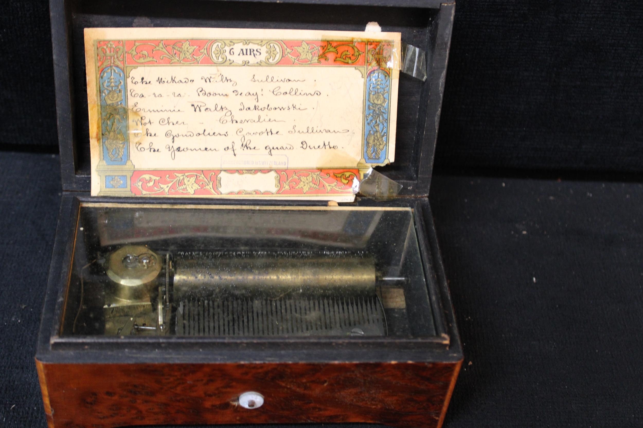 A small Victorian music box 16.5cm X 9.5cm X 7cmH pwo