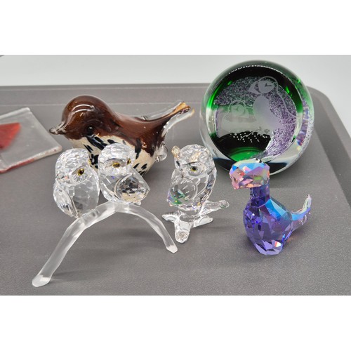 Tray of art glass and Swarovski crystal; Swarovski T- REX, owl 2014 ...