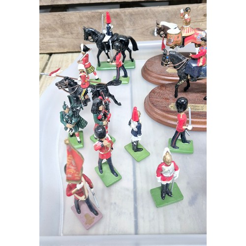 A Tray of collectable Britain's soldiers; The lifeguards soldiers on ...