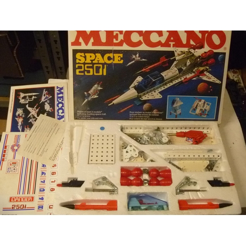 MECCANO SET SPACE 2501 APPEARS TO BE GENERALLY VGC