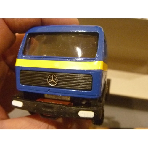 CONRAD 3020 MERCEDES BENZ ARTICULATED GEIS CARGO TRUCK (372) 1/50