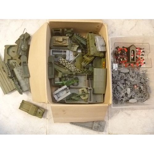 AIRFIX MILITARY PLASTIC VEHICLES AND TOY SOLDIERS