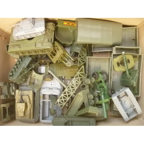 AIRFIX MILITARY PLASTIC VEHICLES AND TOY SOLDIERS
