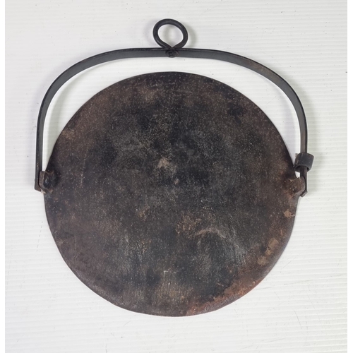 Iron hearth griddle with arched suspension handle and loop finial, H: 29cm