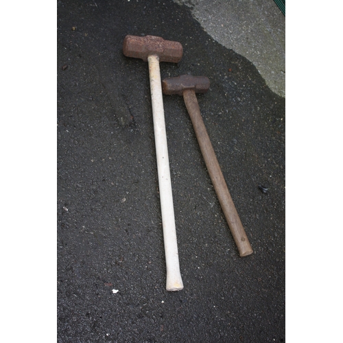 2 sledge hammers