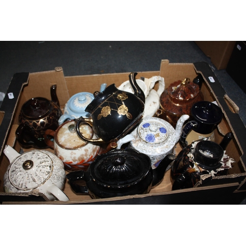 Box assorted teapots