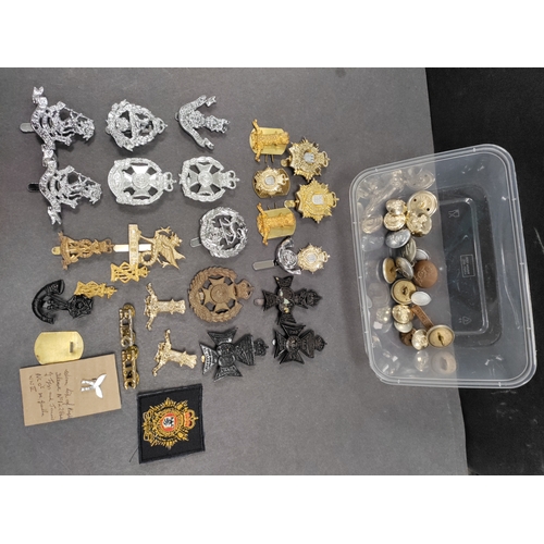 Job lot of vintage military badges, cap badges and buttons