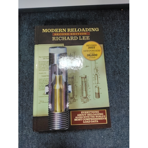 Lyman reloading handbook for ammunition and modern reloading Richard lee